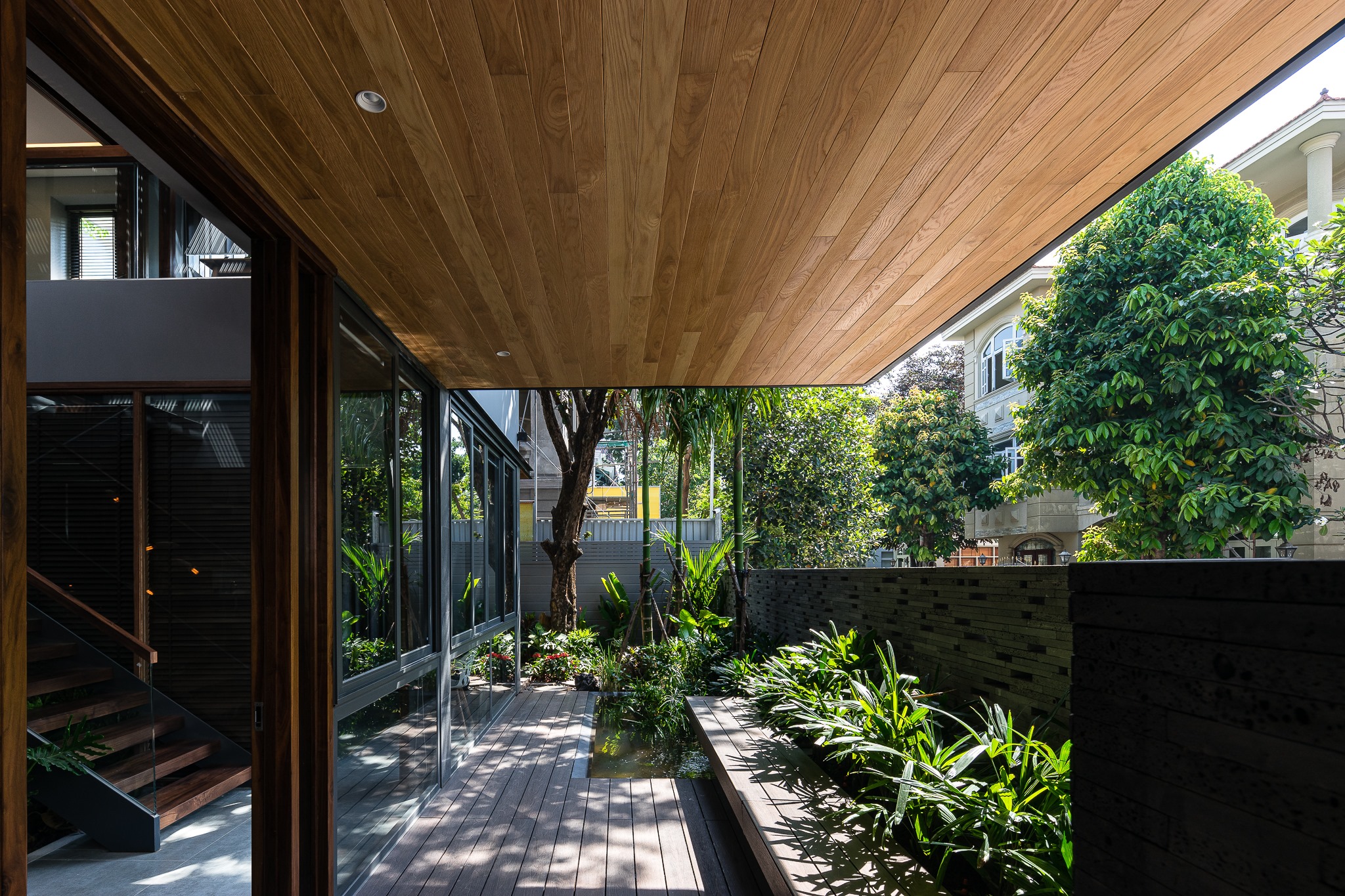 Tropical Home Is Turned Into a Peaceful, Relaxing Sanctuary In Midst of ...