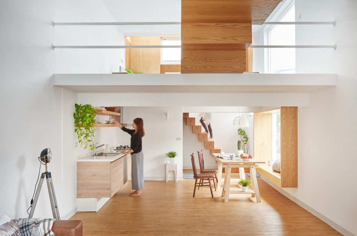 This All White House In Taiwan Perfectly Balances Lighting, Space, and ...